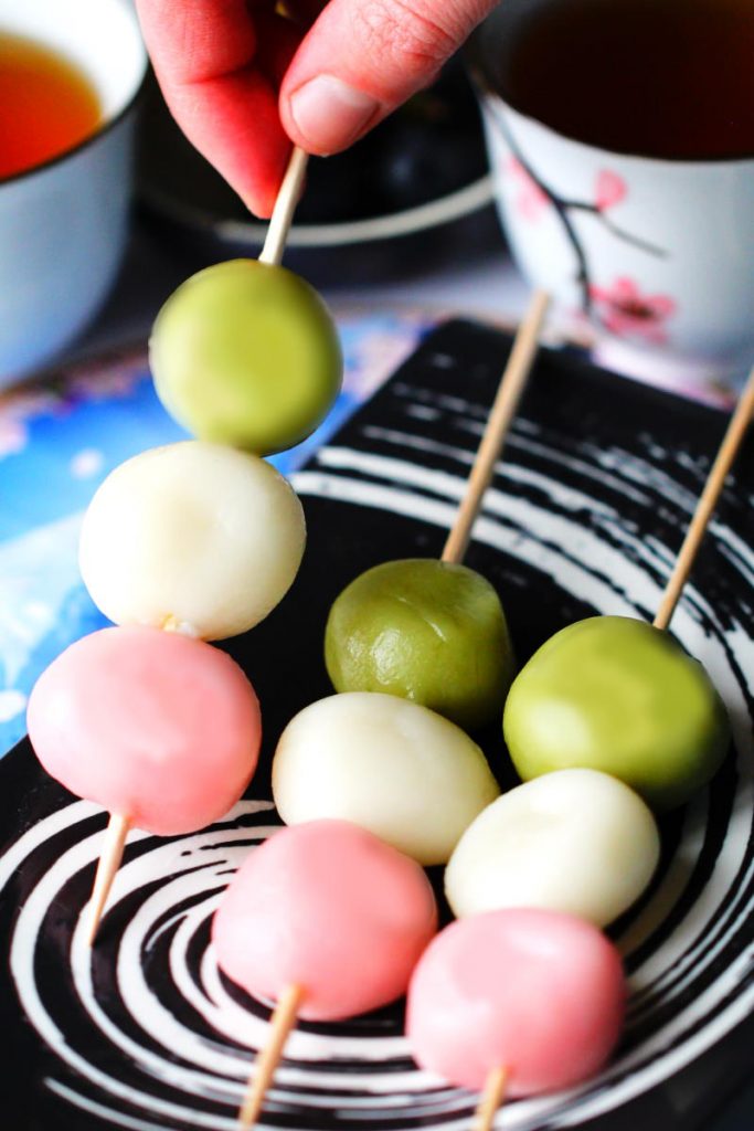 Hanami Dango – dreierlei Klebreisbällchen zur Kirschblüte - 1mal1japan.de