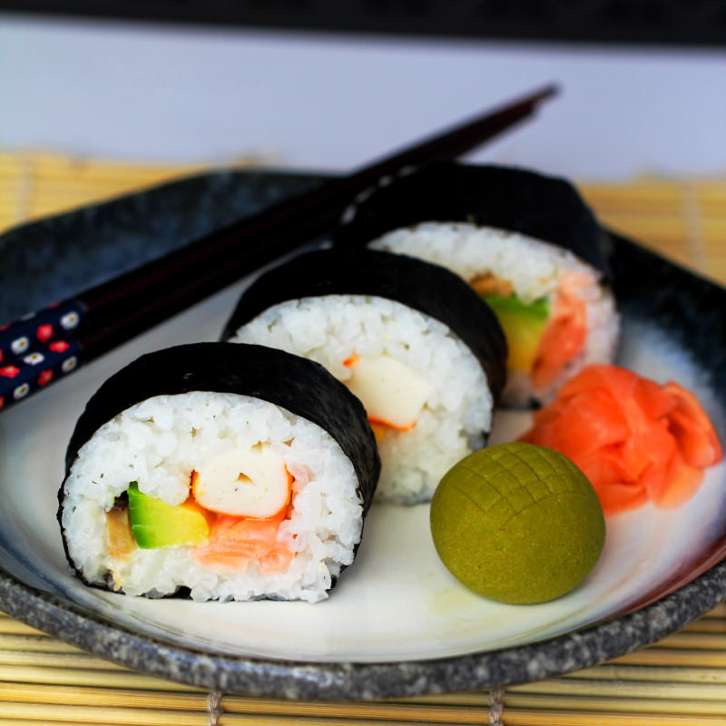 Futomaki – dicke Sushi Rollen mit bunter Füllung » REZEPT