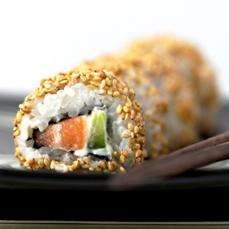 Uramaki – Inside-Out Sushi | California Rolls mit Sesam