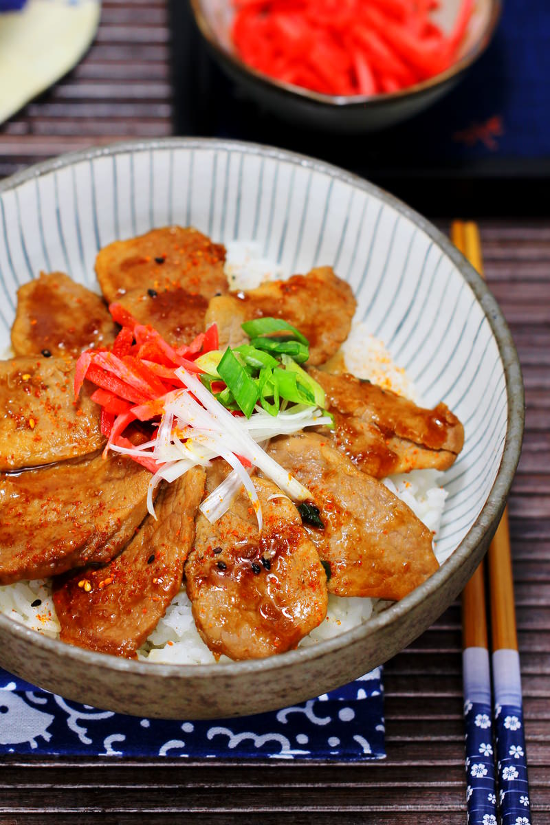 Butadon | Pork Bowl mit saftigem Schweinefleisch » REZEPT