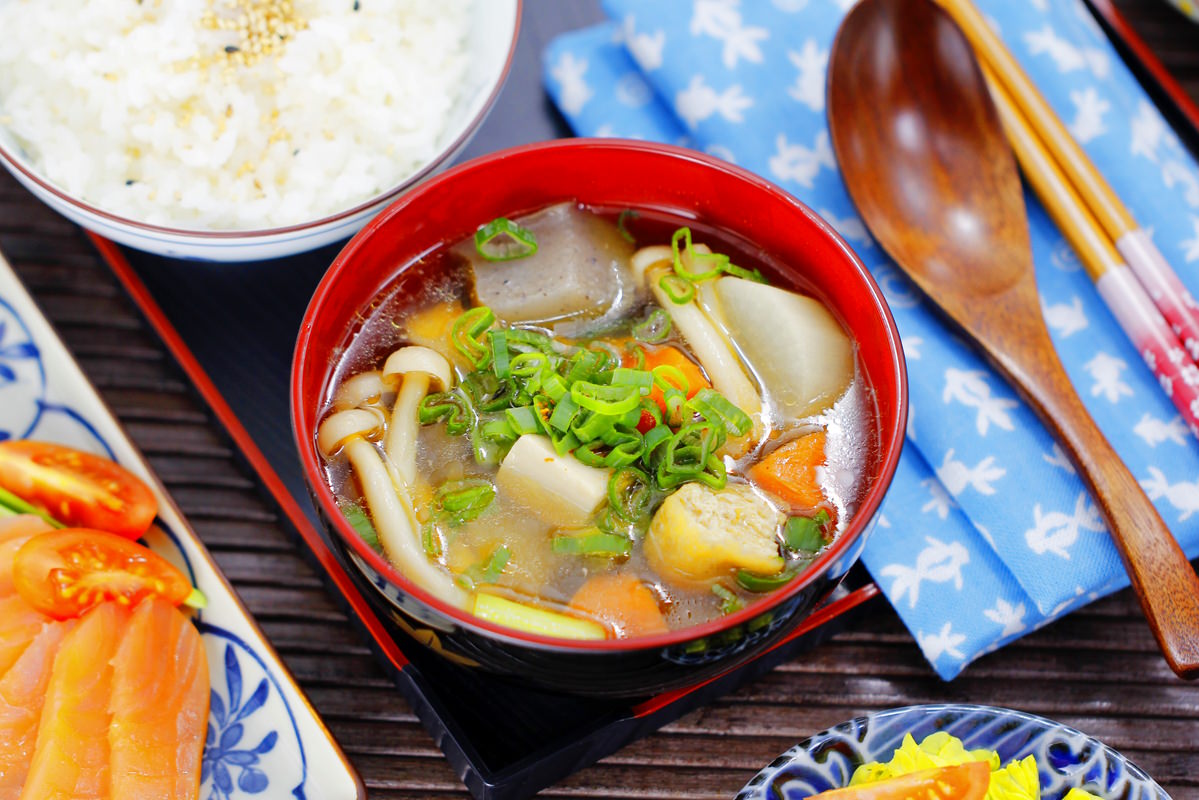Kenchinjiru | vegane Gemüsesuppe mit Tofu » japan. REZEPT